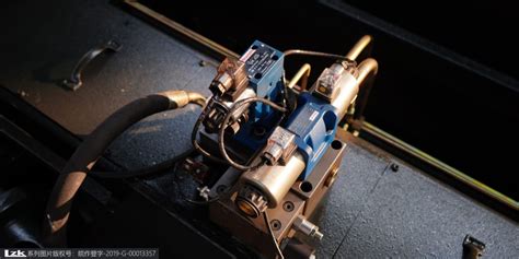 Servo Torsion Axis Intelligent CNC Press Brake LZKCNC