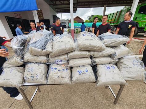 เทศบาลตำบลหนองหล่ม มอบชุดเครื่องแบบให้กับอาสาสมัคป้องกันภัยฝ่ายพลเรือน อปพร ‍♂️วันที่ 18