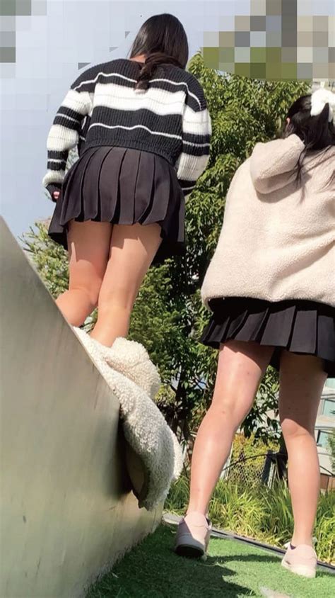 Ti tokに夢中な代謝の良いてっかてかミニスカさんをローアン接写 々 ミニさん