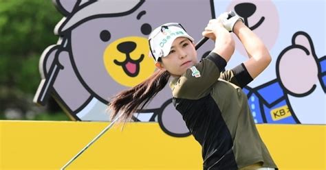 포토 이지현 깔끔한 티샷