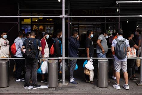 Buses Unload Illegal Immigrants At New Jersey Train Station Exploiting ‘loophole The Epoch Times