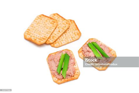 간 페이트와 녹색 양파를 곁들인 바삭한 소금에 절인 크래커 분리 0명에 대한 스톡 사진 및 기타 이미지 0명 간 내장류 갈레트 Istock