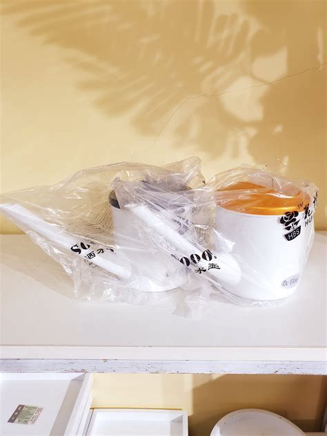 Цэцэгтэй холбоотой бүх л зүйл бэлэн Аз жаргалтай цэцэгс