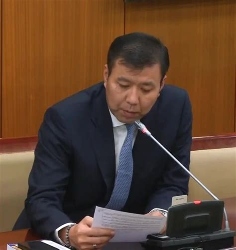 Б Энхбаяр Иргэдийн олон хоног шаардлага тавьж буйг ойлгож байна Төр нь үүнийг дагаад цацаа