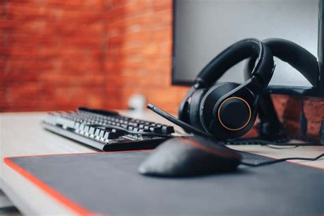 How To Turn Your Headphones Into A Gaming Headset Convert Headphones Easily
