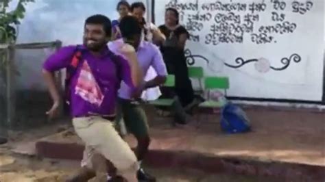 ශිෂ්‍යත්වෙ පාස් වෙච්ච හැටි හිනා වෙලා බලන්න ඉස්කෝලෙ ගුරුවරු කරපු ලස්සන