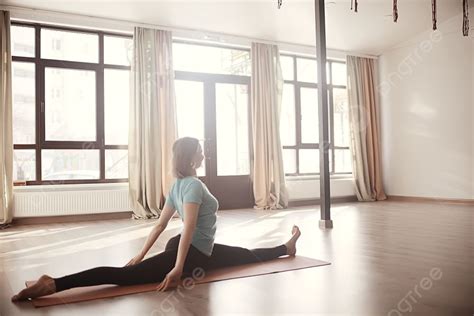 요가 균형 여자 운동 포즈 사진 배경 및 무료 다운로드를위한 그림 Pngtree