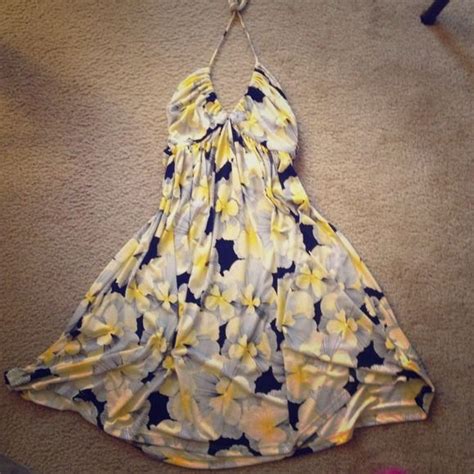 Too Small Worn Only Once Halter Style Dress Halter Style Fashion