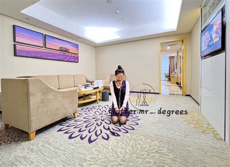 绿帽老公打球让母狗老婆穿着空姐制服在酒店被先生羞辱调教 min视频 FansOne 讓創作更有價值