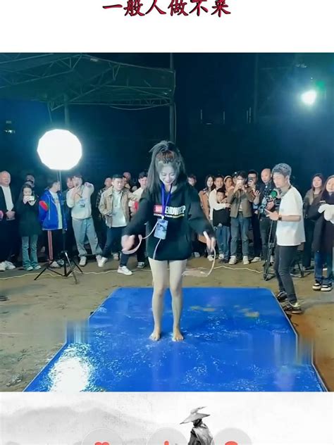 美女挑战光脚跳绳,不料开头就跪了,一般人做不来!体育户外运动好看视频 美女挑战光脚跳绳,不料开头就跪了,一般人做不来!体育户外运动好看视频