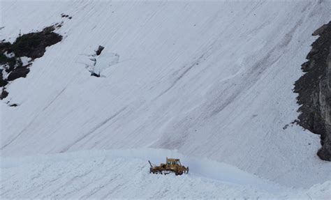 Glacier Plow Crews Near Logan Pass Abc Fox Montana Local News