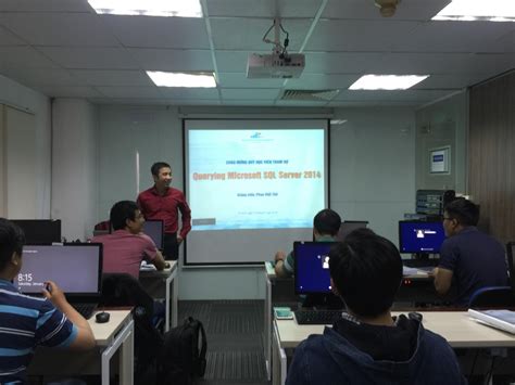 Khai giảng khóa học Querying MS SQL Server 2014 cho các đơn vị Giải