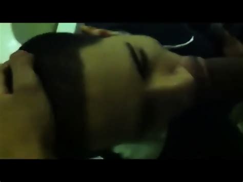 Chupando Rol O No Banheiro Sexo Oral Amador