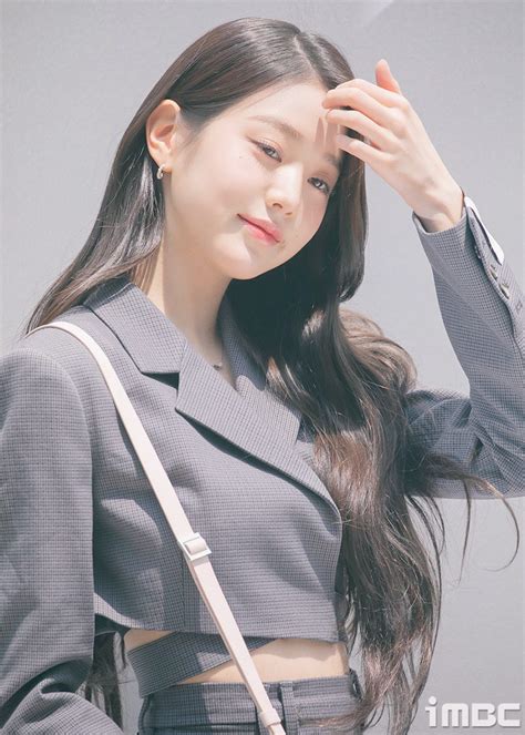 [움짤] 아이브 장원영 장르로는 판타지 11자 갓선미