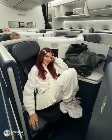 Шокантна трансформација Бразилска инфлуенсерка за малку ќе била депортирана