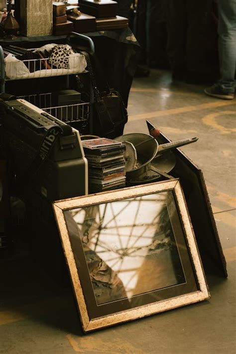 Cd Lp 레코드 거울 골동품 골동품 판매 구식 그림 두번째 손 러스틱 레트로 문화적 반사 벼룩시장 빈티지 빈티지 붐박스 빈티지 스타일 빈티지