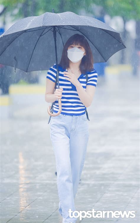 [hd포토] 레드벨벳 Red Velvet 웬디 쏟아지는 폭우에 험난한 출근길 영스트리트 출근길 네이트 연예