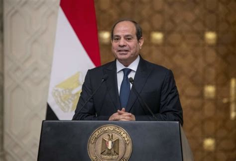 السيسي سنتجاوز الأزمة والمشروعات العملاقة ستوفّر ملايين الوظائف