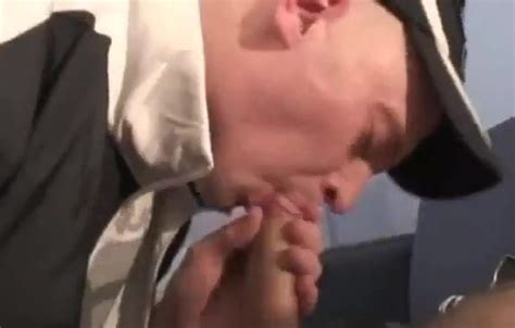 맨손으로 대고 오줌을 싸는 영국 scallies xHamster