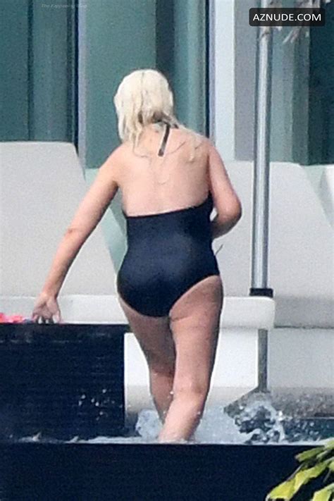 Christina Aguilera Sexy Takes A Dip In The Pool Between Recording Sessions In Miami AZNude