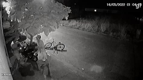 Imagens Fortes Vídeo Mostra Momento Em Que Jovem é Assassinado A
