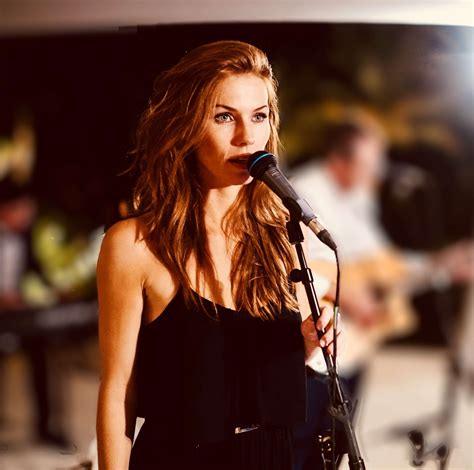 Esther Sels Boek Je Bij The Booking Company