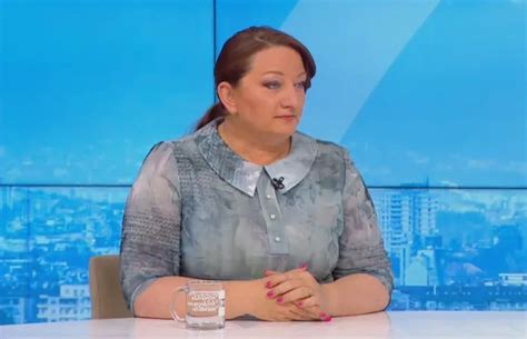 Деница Сачева подигра Кирил Петков Съмнявам се че колегата е чел