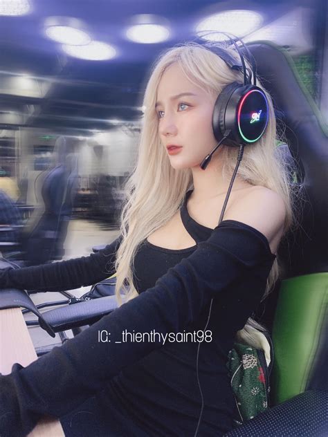 Nữ Streamer Sexy Công Khai Hình ảnh Thuở Chưa Dậy Thì Fan Nam Thốt Lên
