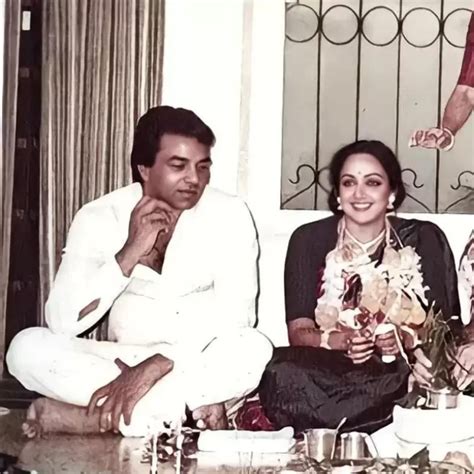 दूसरी मम्मी हेमा को देखते ही गुब्बारे जैसा फूल गया था सनी देओल का मुंह घर के कोने में बैठकर दिन