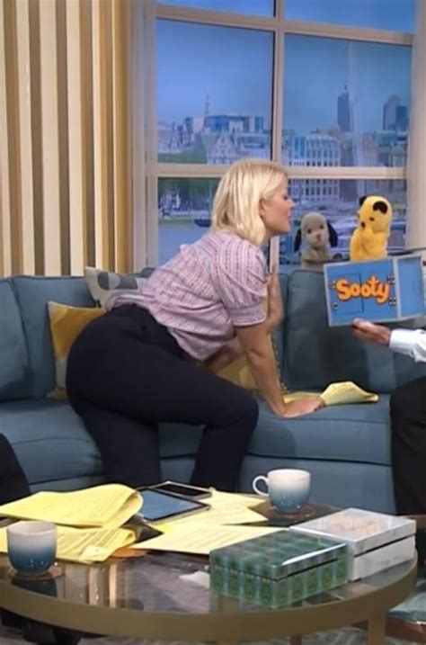 Holly Willoughby And That Big Juicy Arse 🤤 Rjerkoffukcelebs