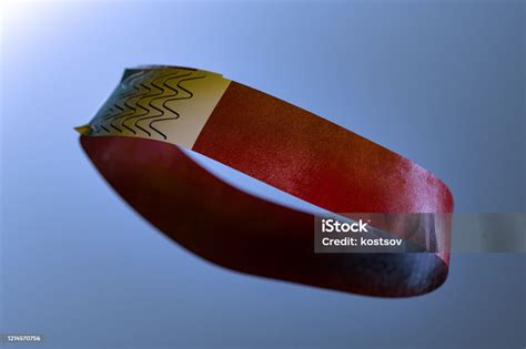 빨간 빈 종이 팔찌 모형 이벤트 팔찌 빈 티켓 템플릿 3d 렌더링 팔찌에 대한 스톡 사진 및 기타 이미지 팔찌 병원 환자