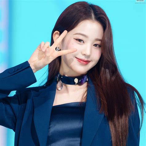 Pin By Molly Hunt On Polcos Beautiful Girl Makeup Kpop Girls Beautiful Girls