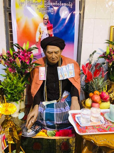 ကျုံရန်ရတနာရွှေဆိုင် Kyong Yan Gold And Jewellery ပတ္တာလက်ကောက် ရွှေချိန် 8 ပဲ ဝန်းကျင် 15 ပဲရ