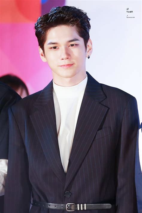 Hot Sexy Ong Seong Wu Bikini Pics