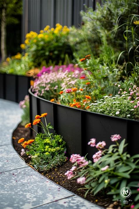 Chic Circular Raised Garden Bed Ideas For Yards