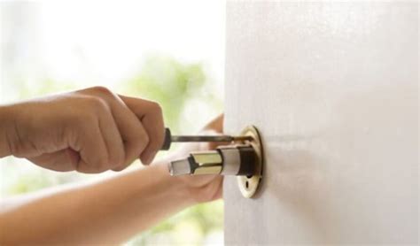 Unlock Your Door Without Damaging Anything How To Open A Push Button Door Lock RecMovement Com
