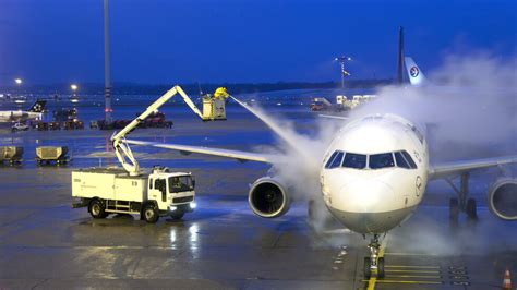 Над 300 отменени полета от и до Франкфурт в четвъртък Nova