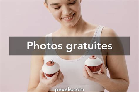 90 000 Smalltitsboobsmilfs Banque Dimages Et Photos Libres De