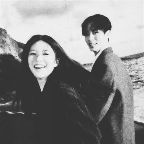 유현 너와의 사진에 담긴 우리의 미소가 너무 좋다 서로의 눈만 바라봐도 웃음이 나오는 우리가 너무 좋다 사랑이란 그렇게 서로에게 자연스러운 행복을 전해주는 건가보다