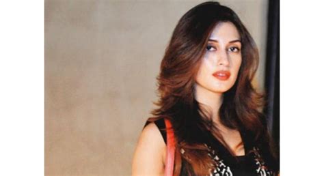 Model Eman Ali To Produce A Film Urdupoint