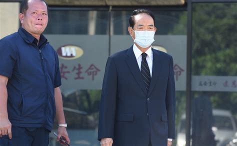 曾因「凍省」決裂 宋楚瑜哽咽弔唁「感謝給我機會為人民服務」 韩新日报