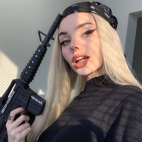 Aesthetic Gun Pfp Aesthetic Girl With Gun Pfp Novocom Top Photos