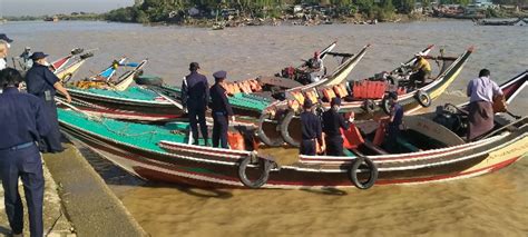 ဆိပ်ကြီးခနောင်တိုမြို့နယ် မီးသတ်ဦးစီးဌာနမှ စက်တပ်သမ္ဗန်ဆိပ်၌ Mask များ