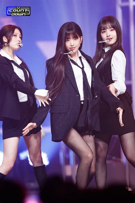 ♥ 𝐈𝐯𝐞 ♥에 있는 🦈didadam®🎵님의 핀 한국 유명인 연예인 무대 의상