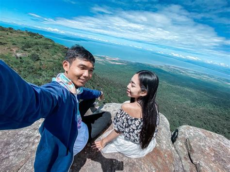 រក្សា ទុក នៅ អនុស្សាវរីយ៍ ល្អ ៗ ជា មួយ គ្នា ឲ្យ បាន ច្រើន ព្រោះ ពេល វេលា ដេីរ ទៅ មុខ លឿន ណាស់