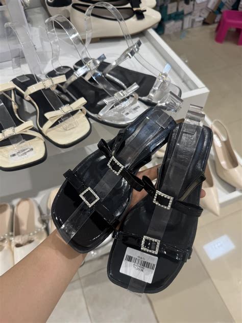 ຕະຫລາດວີແຊັດ ຕະຫລາດວີແຊັດ Added A New Photo