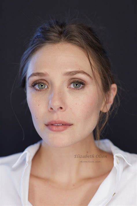 Elizabeth Olsens Perfect Face Scrolller