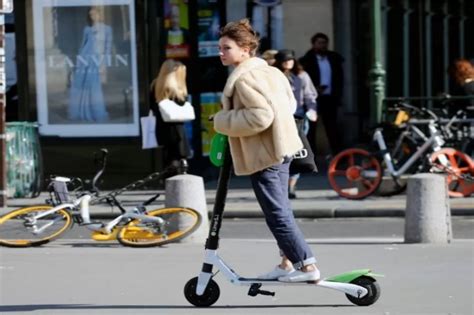 Parisi Voton Për Të Ndaluar Përdorimin E Skuterëve Elektrik Alsat