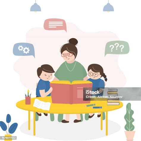 교사는 학생들에게 책을 읽어줍니다 유치원 교사는 어린 아이들과 함께 교과서를 공부합니다 교육 과정 사람들은 테이블에 앉아 읽습니다 가족 어머니는 아이들과 시간을 보낸다