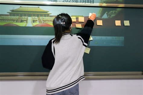 雷锋纪念日信息工程学院组织学生党员开展“学习雷锋精神，争做雷锋接班人”主题教育活动